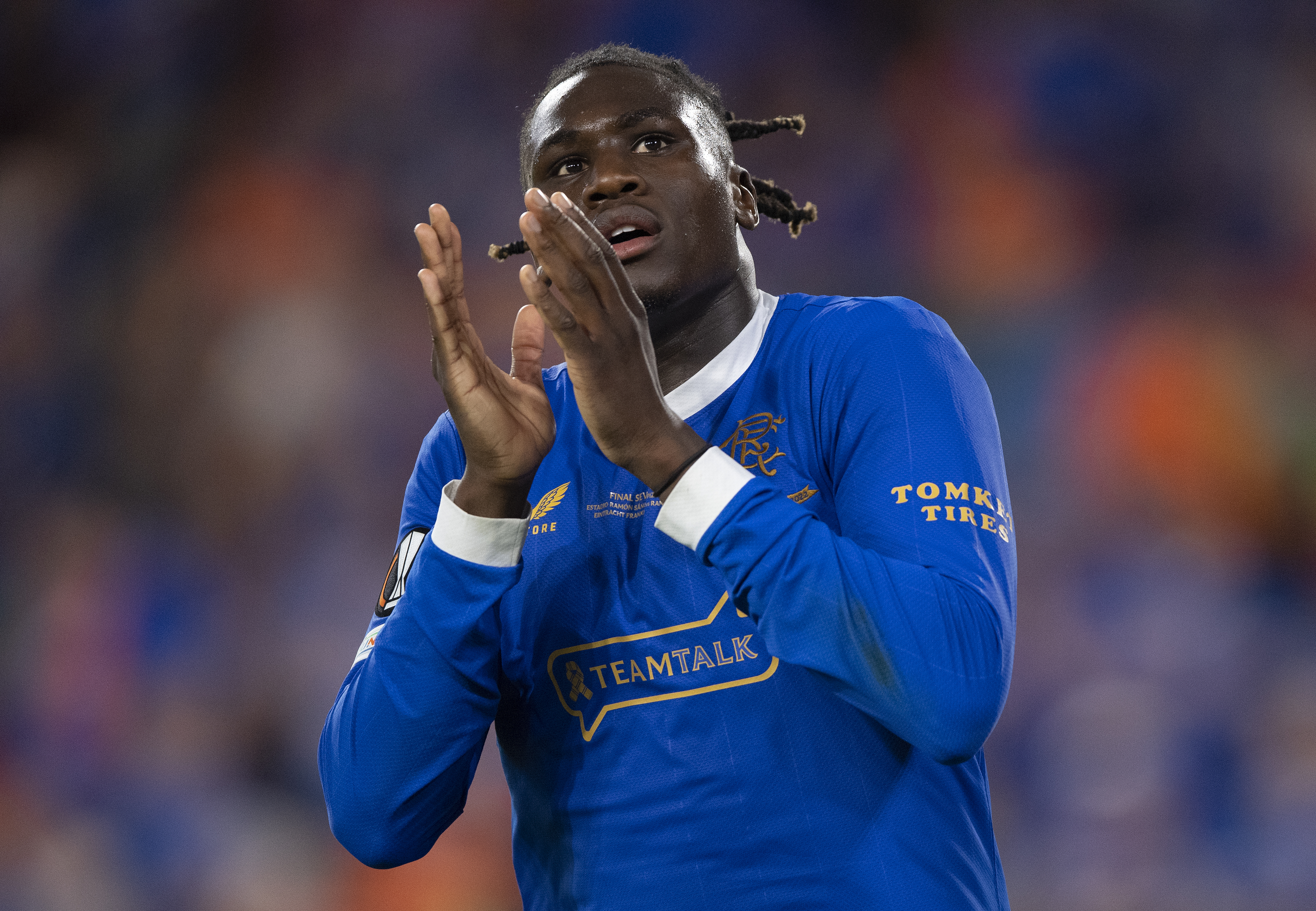 Calvin Bassey Attacca il Gol Controversa del Manchester United ...