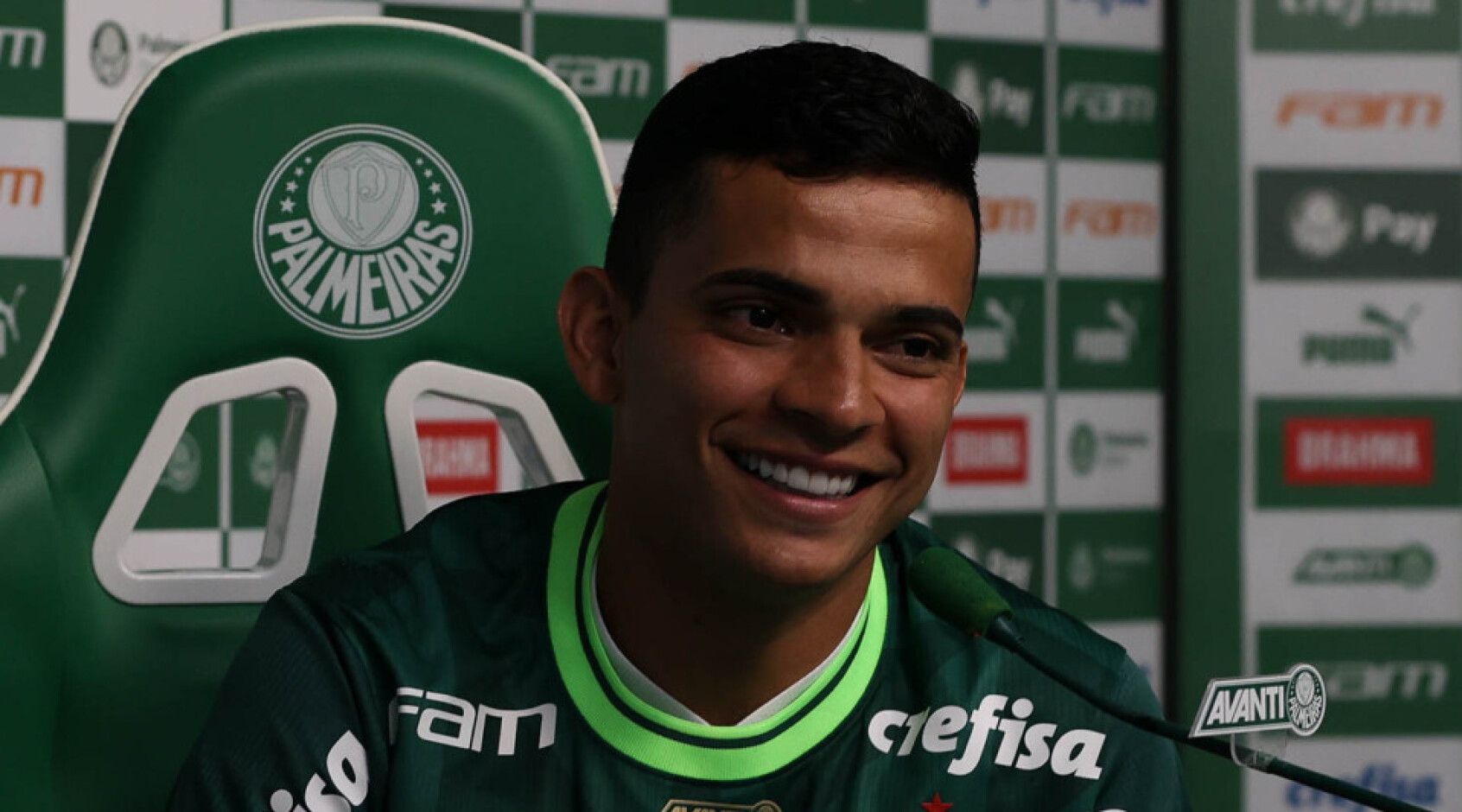 Bruno Rodrigues foi formalmente apresentado pelo Palmeiras e na hora de ...